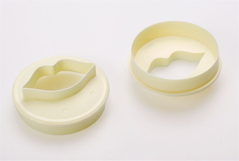 FMM Lips/Circle Cupcake Cutter Double Sided — Bakeworld.ie